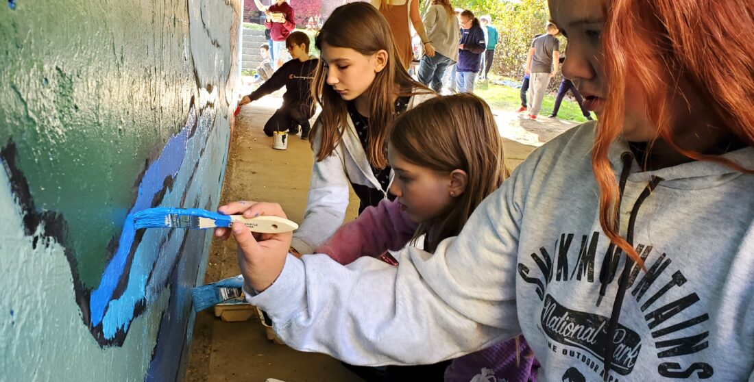 Beaty, Lowe’s employees repaint vandalized structures | News, Sports ...